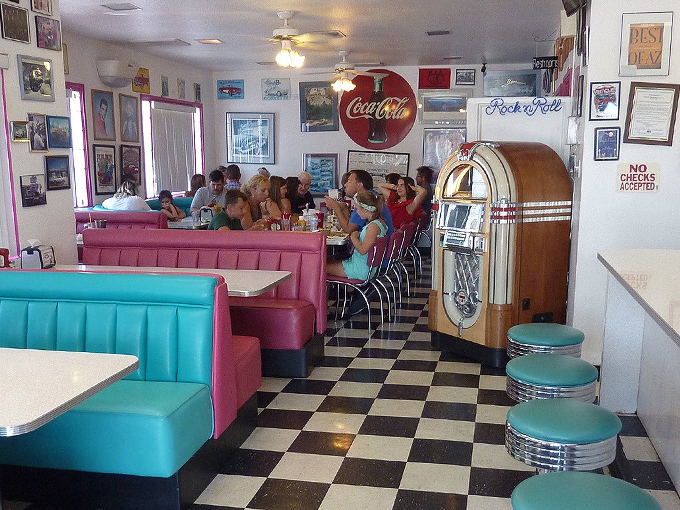 mr d'z route 66 diner 8