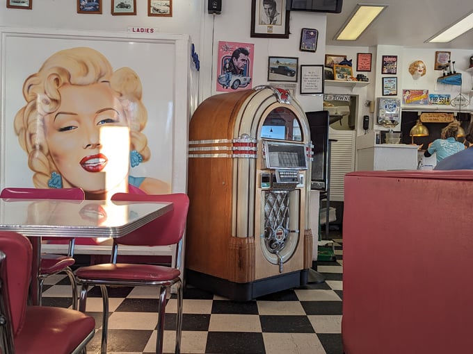 mr d'z route 66 diner 8