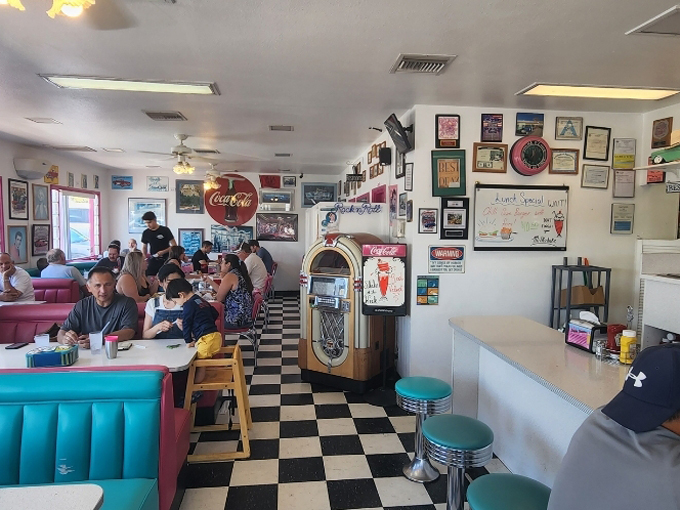 mr d'z route 66 diner 9