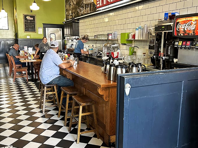 nick&rsquo;s downtown diner 9