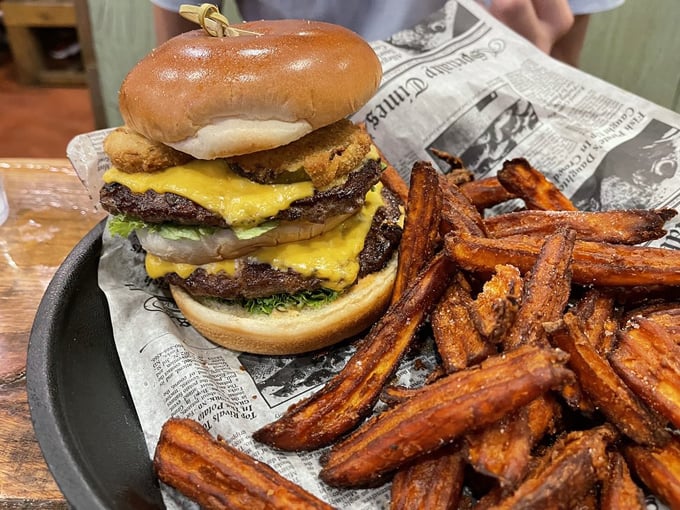 one twenty three burger house 3