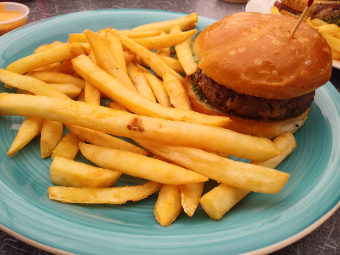 pinegrove market & deli 3