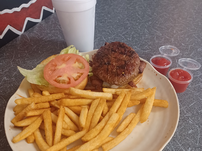 pinegrove market & deli 4