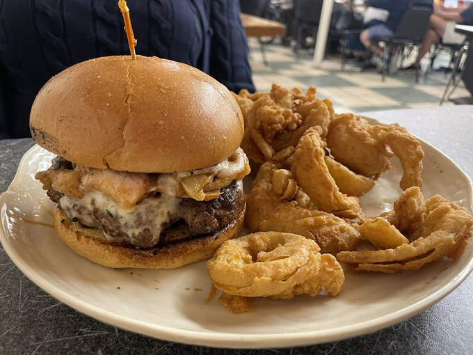 pinegrove market & deli 7