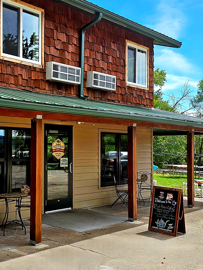 red pines bar & grill 1