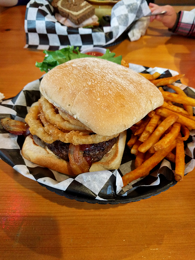 red pines bar & grill 6