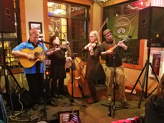 red pines bar & grill 8