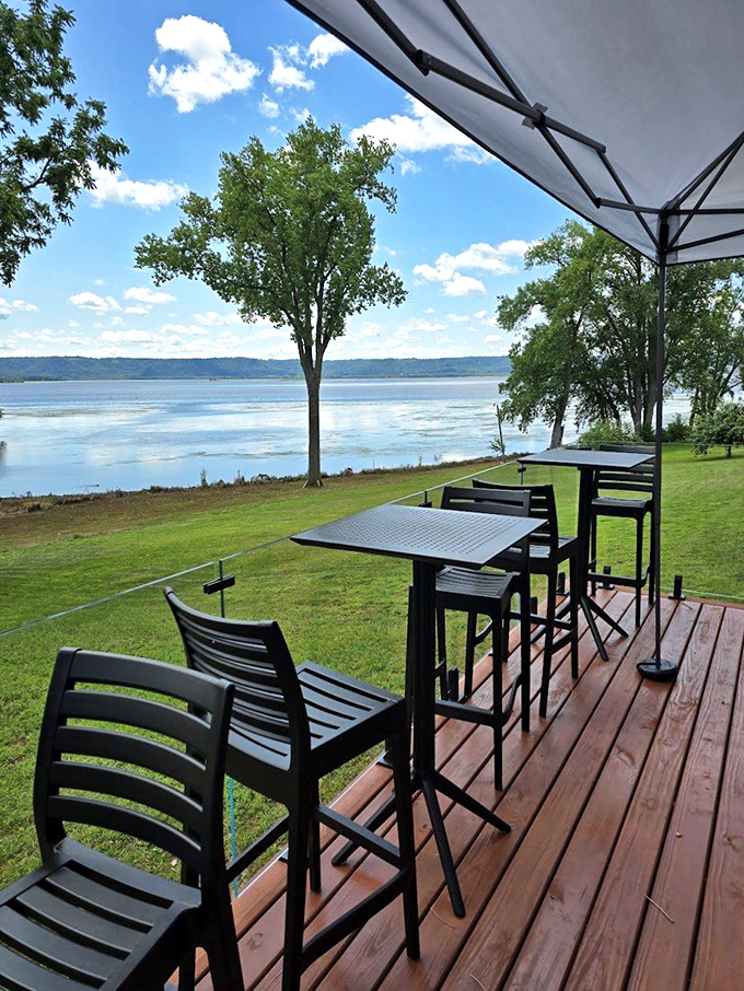 red pines bar & grill 8