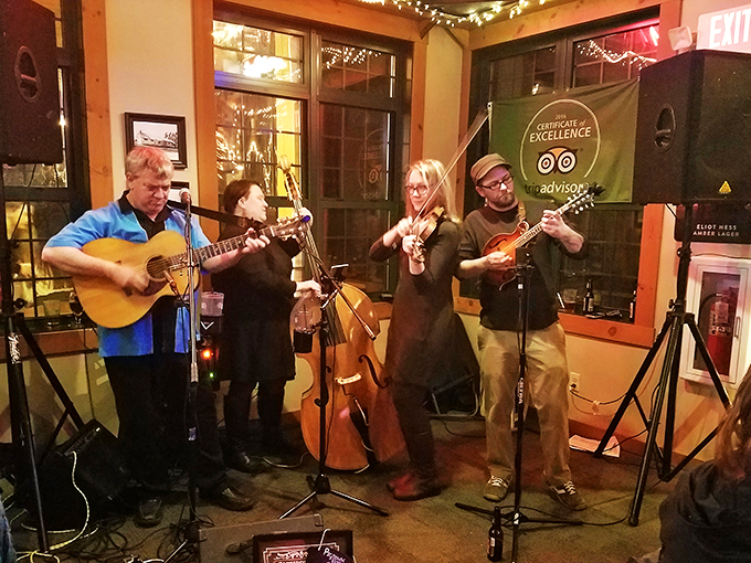 red pines bar & grill 9