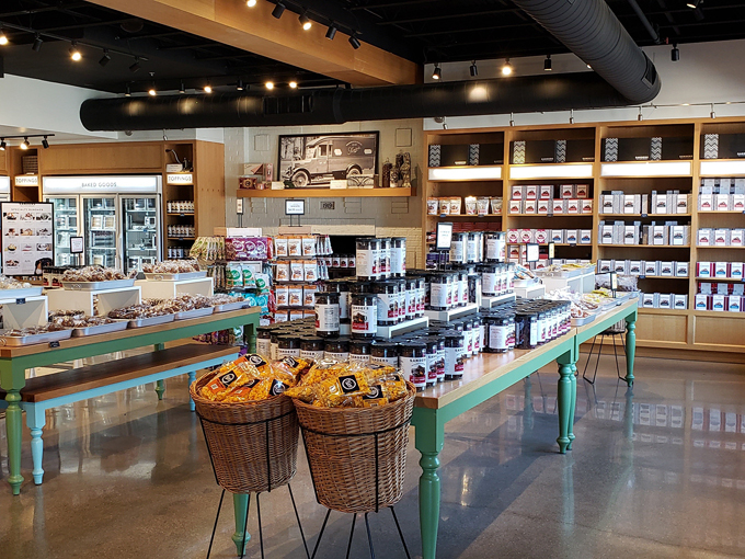 sanders chocolate & ice cream shoppe 4