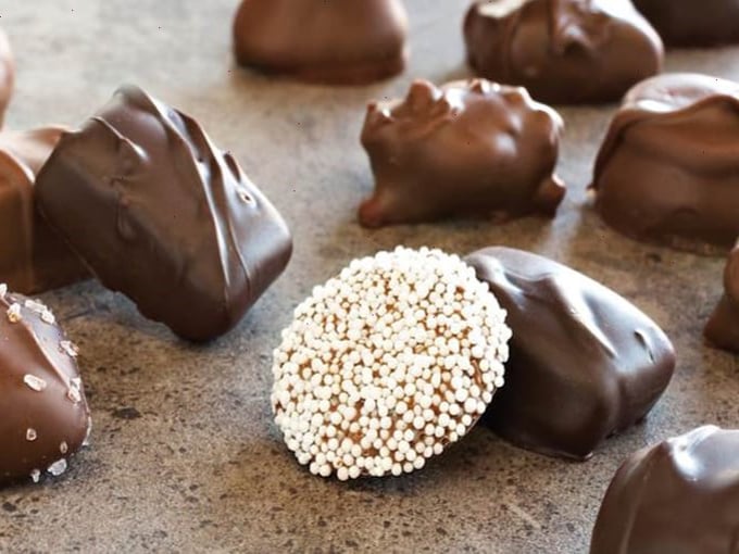 sanders chocolate & ice cream shoppe 9