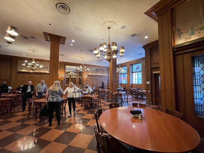 the berghoff restaurant 7