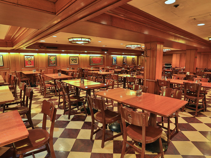 the berghoff restaurant 8