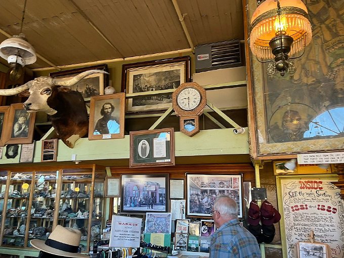 the birdcage theatre in tombstone, arizona 7