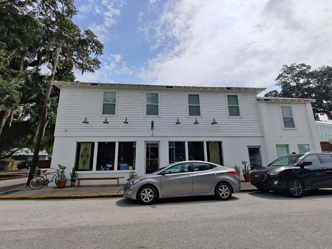 the blue hen caf&eacute; 1