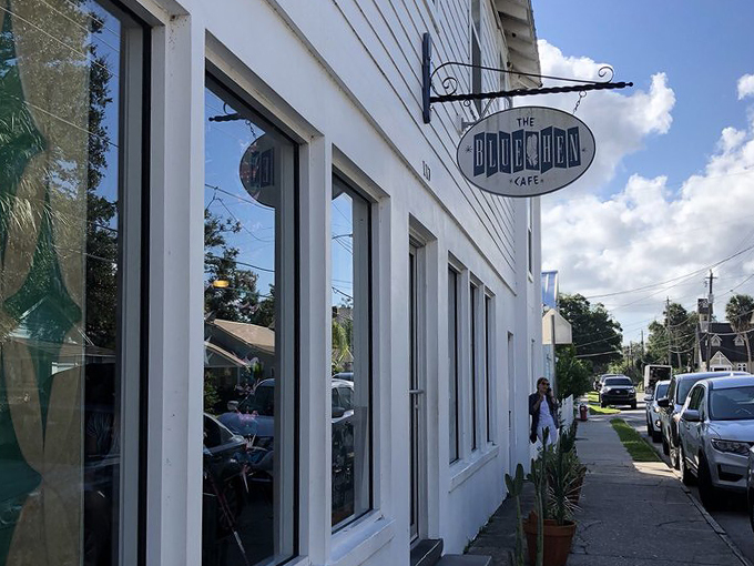 the blue hen caf&eacute; 1