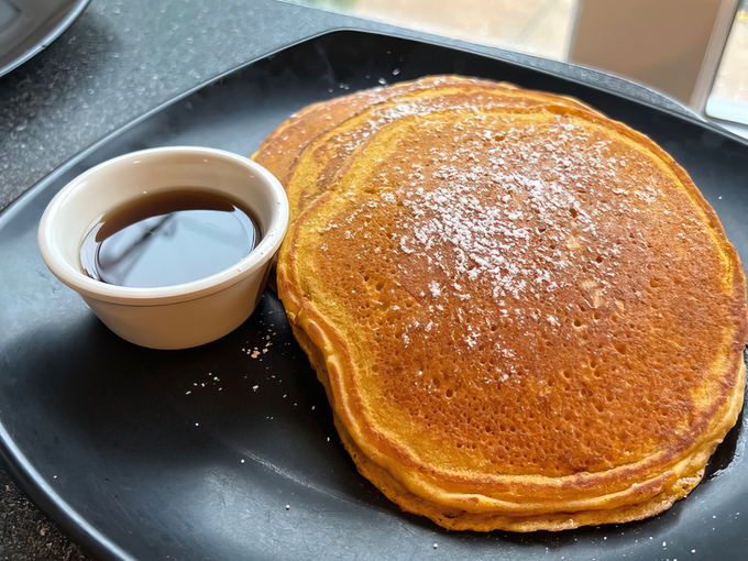 the blue hen caf&eacute; 3