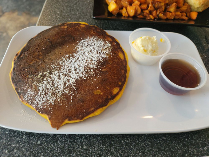 the blue hen caf&eacute; 3