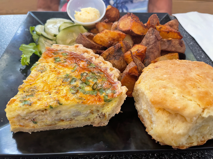 the blue hen caf&eacute; 3