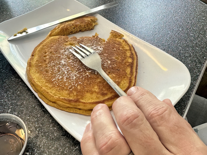 the blue hen caf&eacute; 4