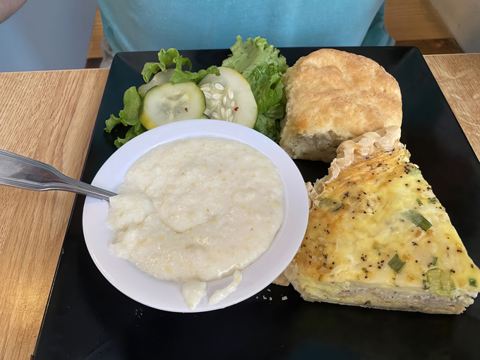 the blue hen caf&eacute; 4