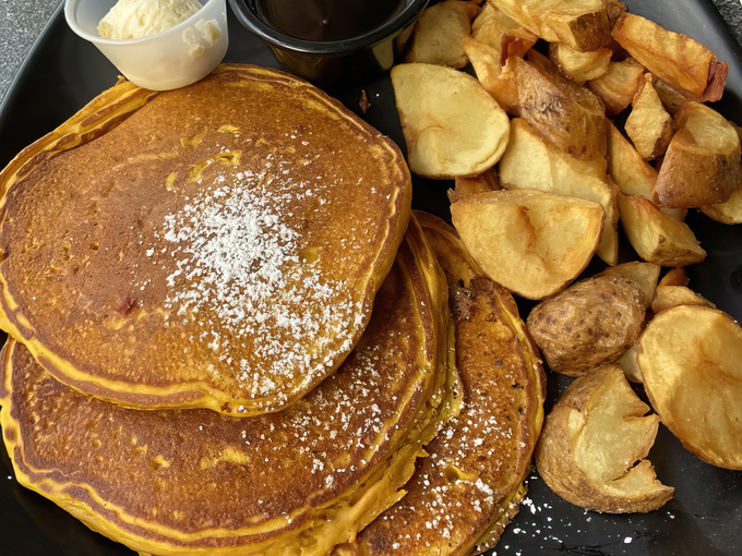 the blue hen caf&eacute; 5