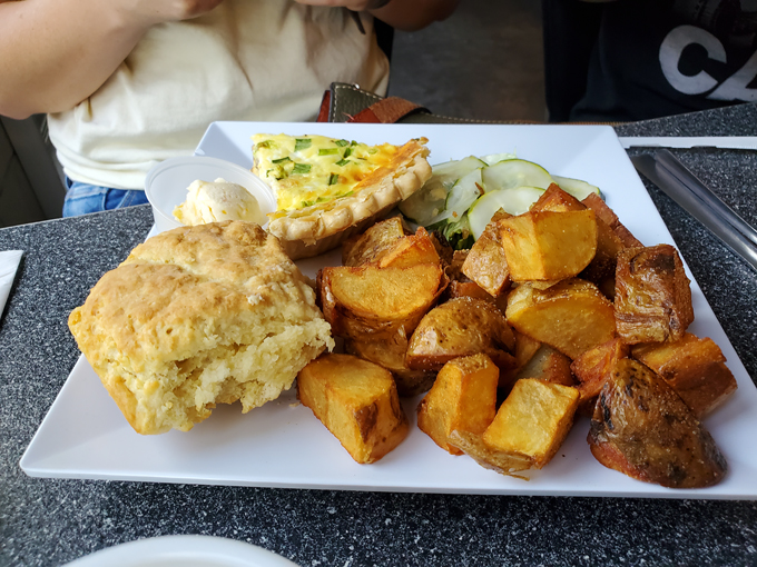 the blue hen caf&eacute; 5