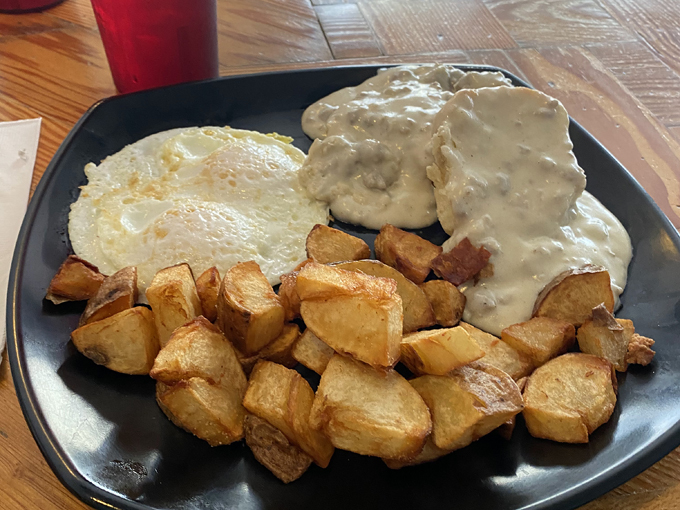 the blue hen caf&eacute; 6