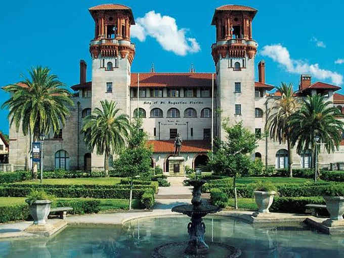 the blue hen caf&eacute; 6