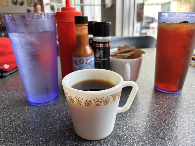 the blue hen caf&eacute; 7