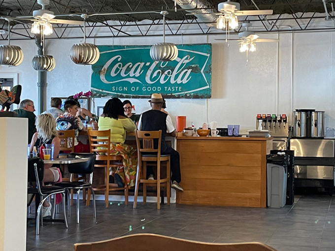 the blue hen caf&eacute; 8