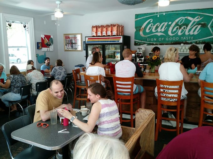 the blue hen caf&eacute; 8