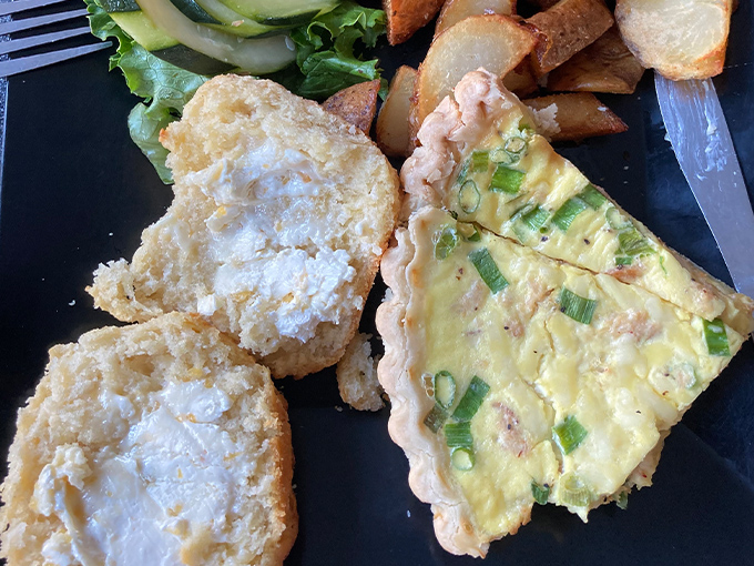 the blue hen caf&eacute; 9