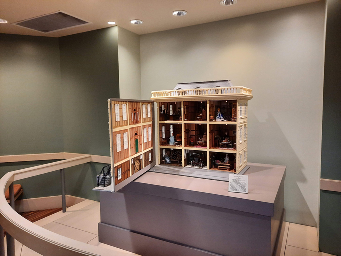 the mini time machine museum of miniatures 6