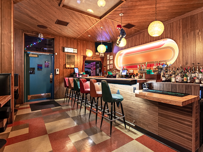 thunderbird lounge 2