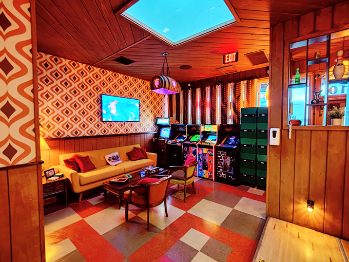 thunderbird lounge 3