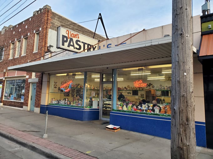 van's pastry shoppe 1