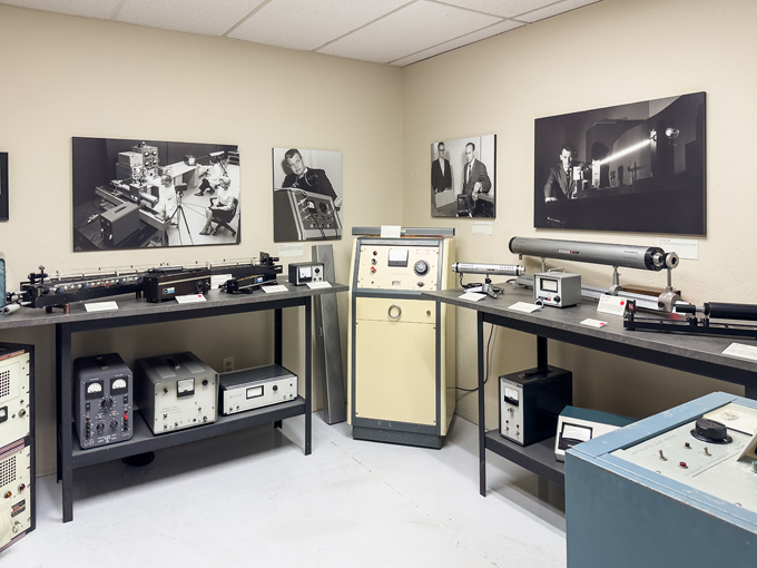 vintage lasers and holograms 9