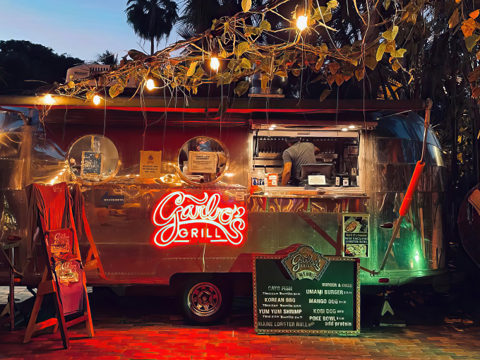 garbo's grill @ hanks! 1