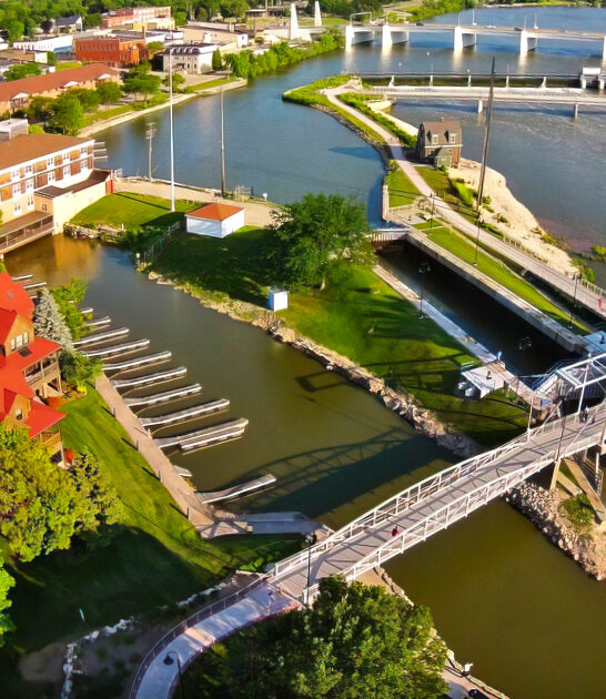 gorgeous riverfront town wisconsin ftr