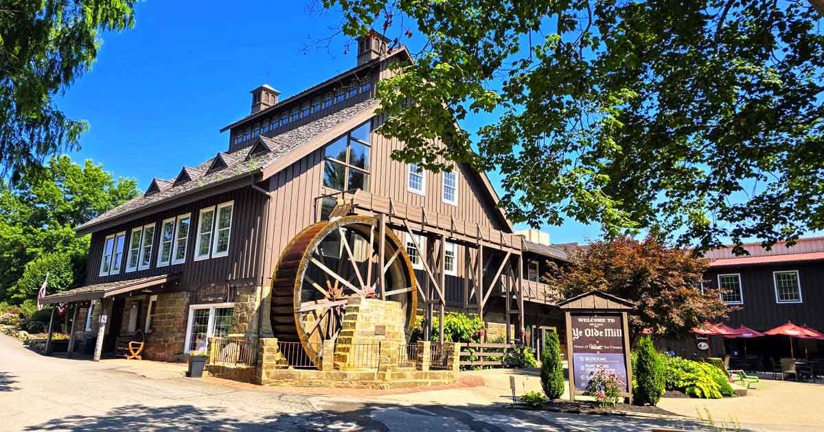 There's A Tiny Ice Cream Museum Hiding Inside This Charming Dessert ...