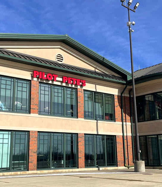 illinois aviation themed restaurant ftr