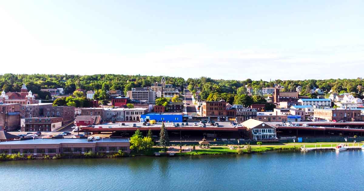 This Postcard-Worthy Small Town In Michigan Is Perfect For Weekend Getaways