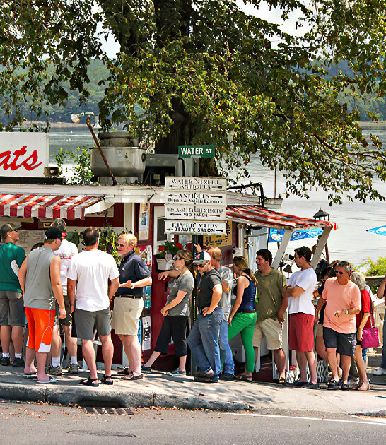tiny seafood shack maine ftr
