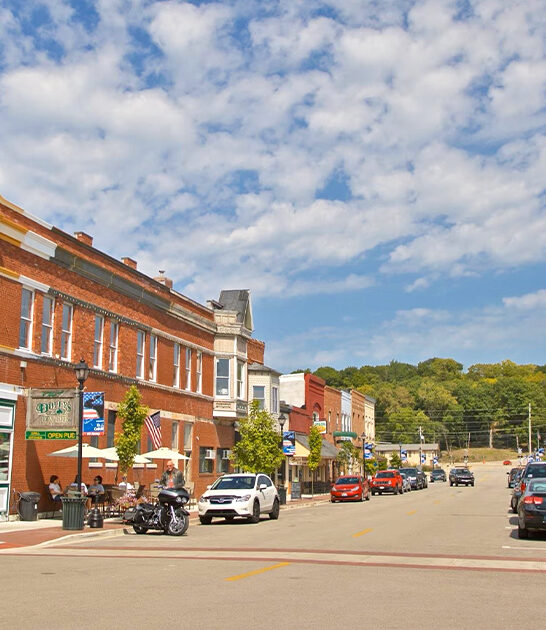 tiny town getaway illinois ftr