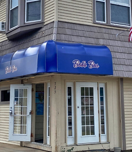 unassuming pizza restaurant michigan ftr