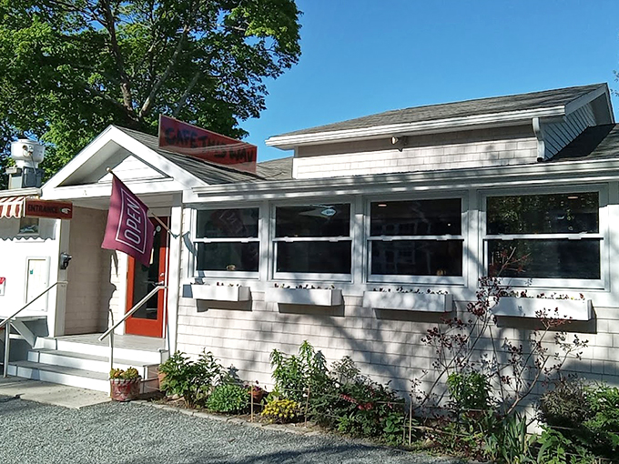 Welcome to breakfast paradise! Cafe This Way's charming facade is like a siren call to hungry souls.