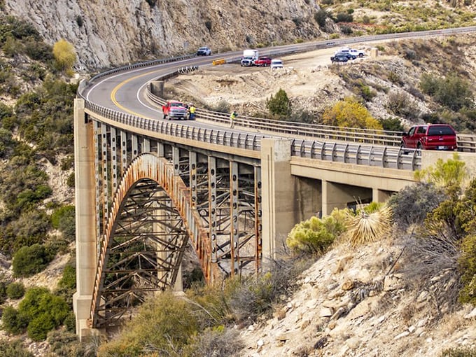 Who needs a roller coaster when you've got this twisty marvel? This bridge is like Arizona's version of the Yellow Brick Road, only with more cacti and less singing munchkins.