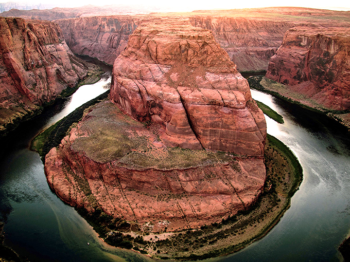 Horseshoe Bend: Nature's perfect curve, where the Colorado River makes a dramatic U-turn through towering sandstone cliffs. Mother Earth showing off her best angle!