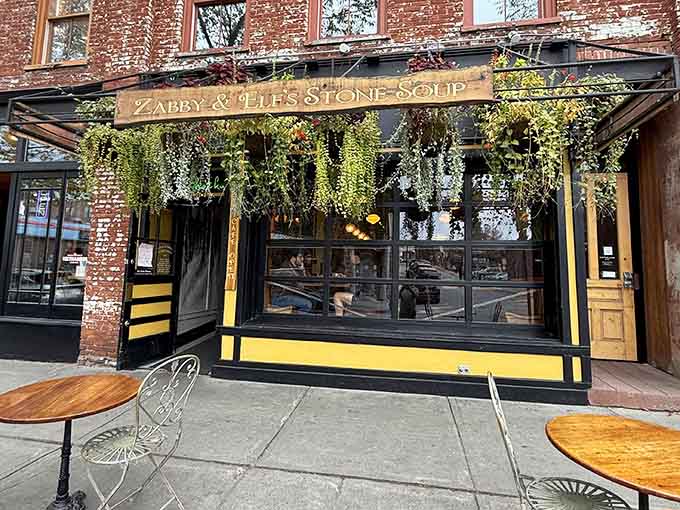 That cascading greenery and cheerful yellow trim practically beg you to come inside and see what smells so good.